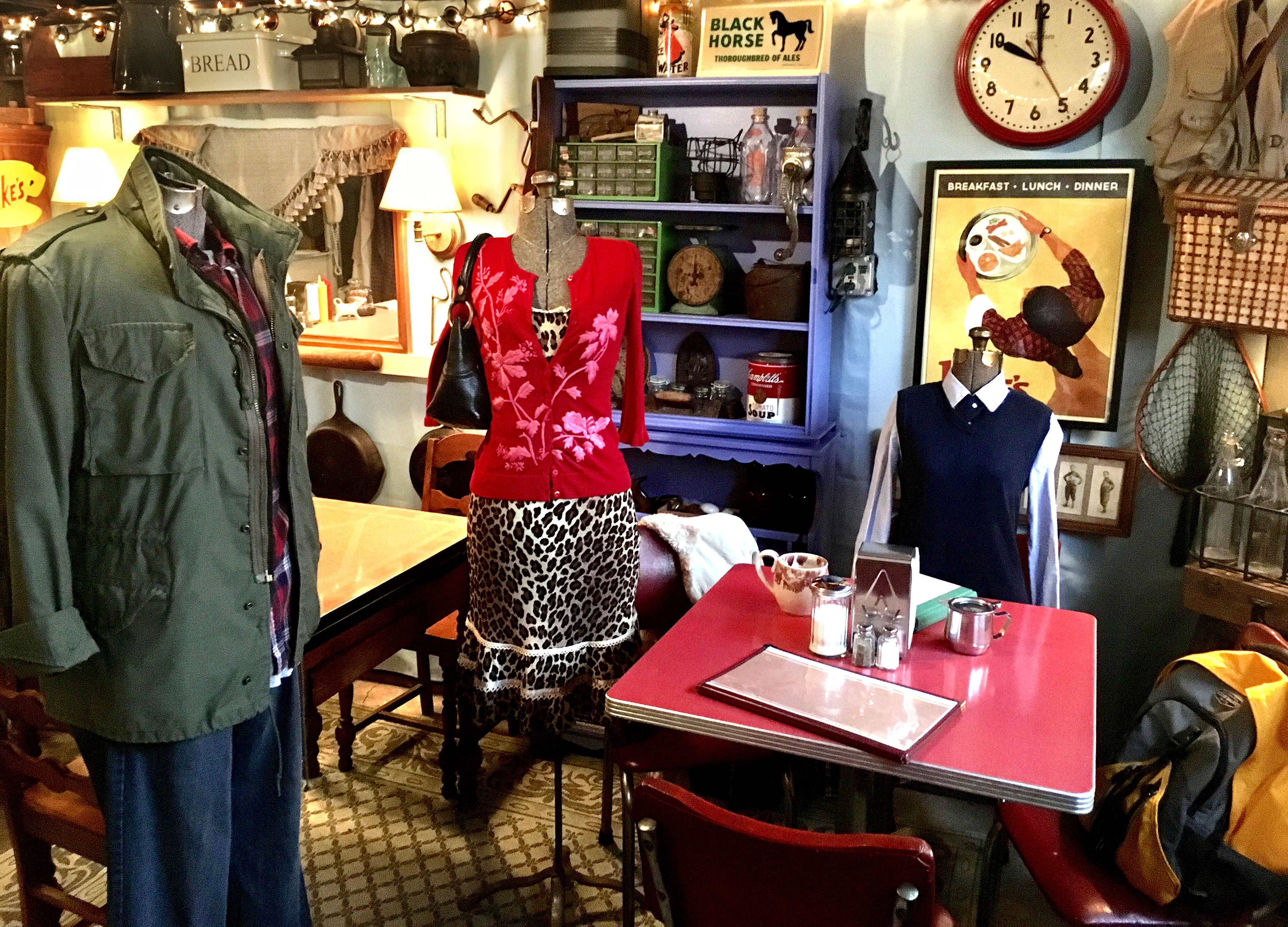 This “Gilmore Girls” Fan Recreated Stars Hollow in her Hometown, and it ...